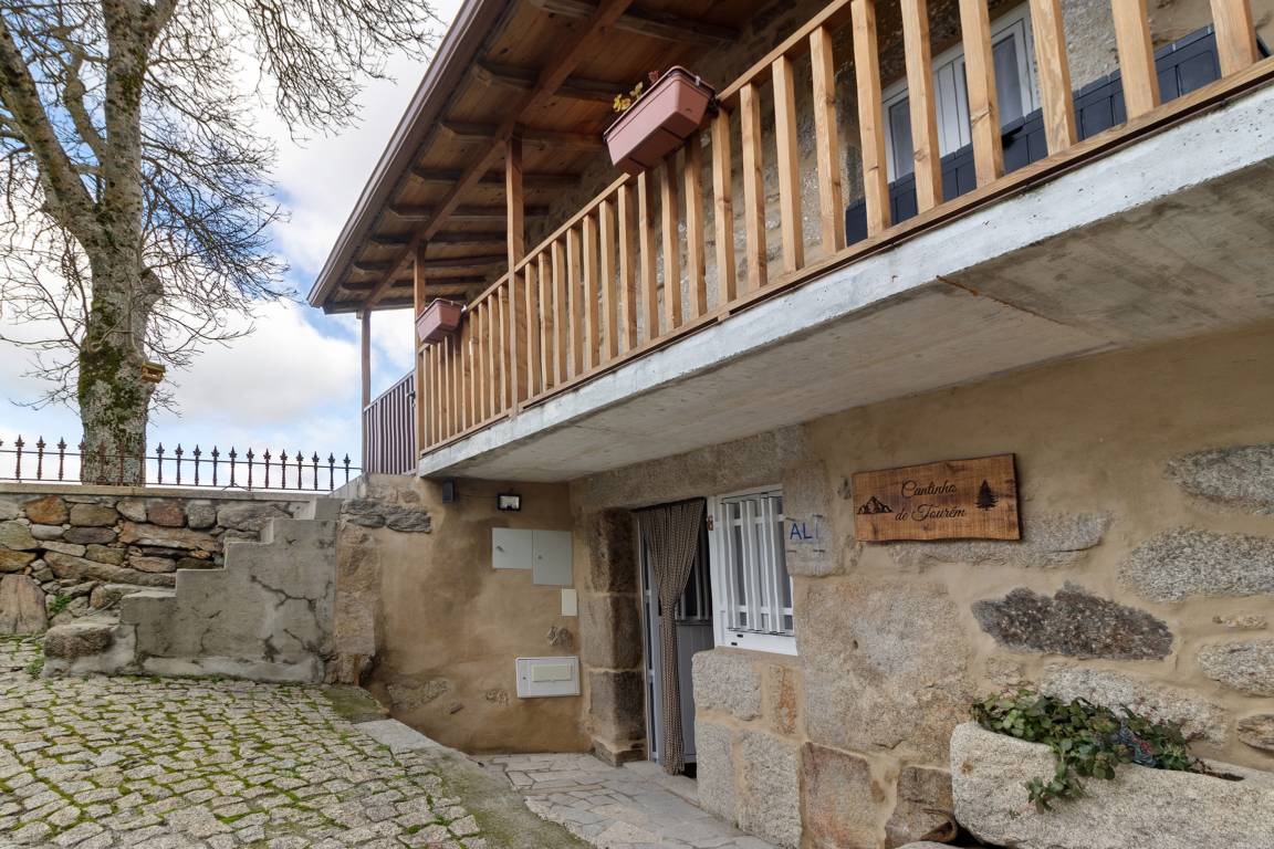 70 M² Chalet ∙ 2 Bedrooms ∙ 6 Guests - Portugal