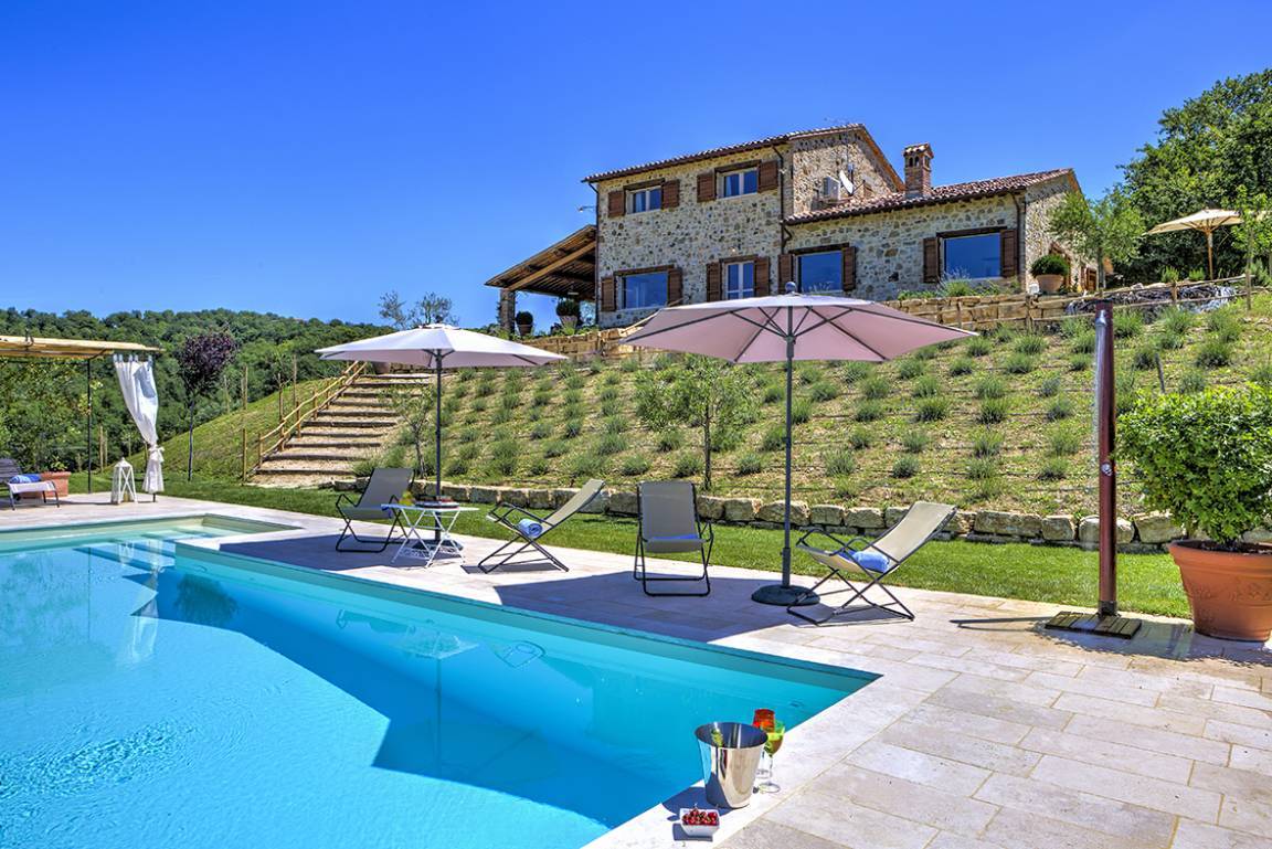 220 M² Villa ∙ 4 Bedrooms ∙ 8 Guests - Todi