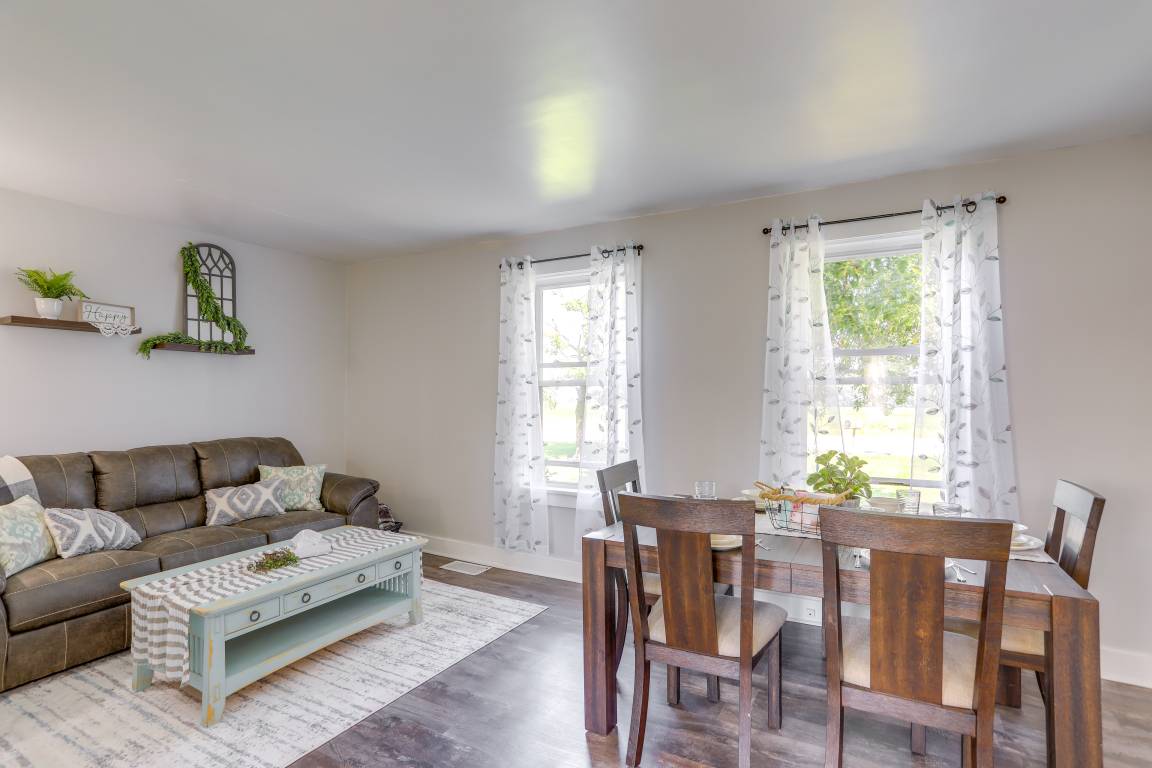 195 M² House ∙ 3 Bedrooms ∙ 6 Guests - Greenwich, OH