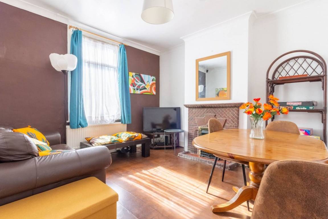 150 M² House ∙ 4 Bedrooms ∙ 8 Guests - Greenwich