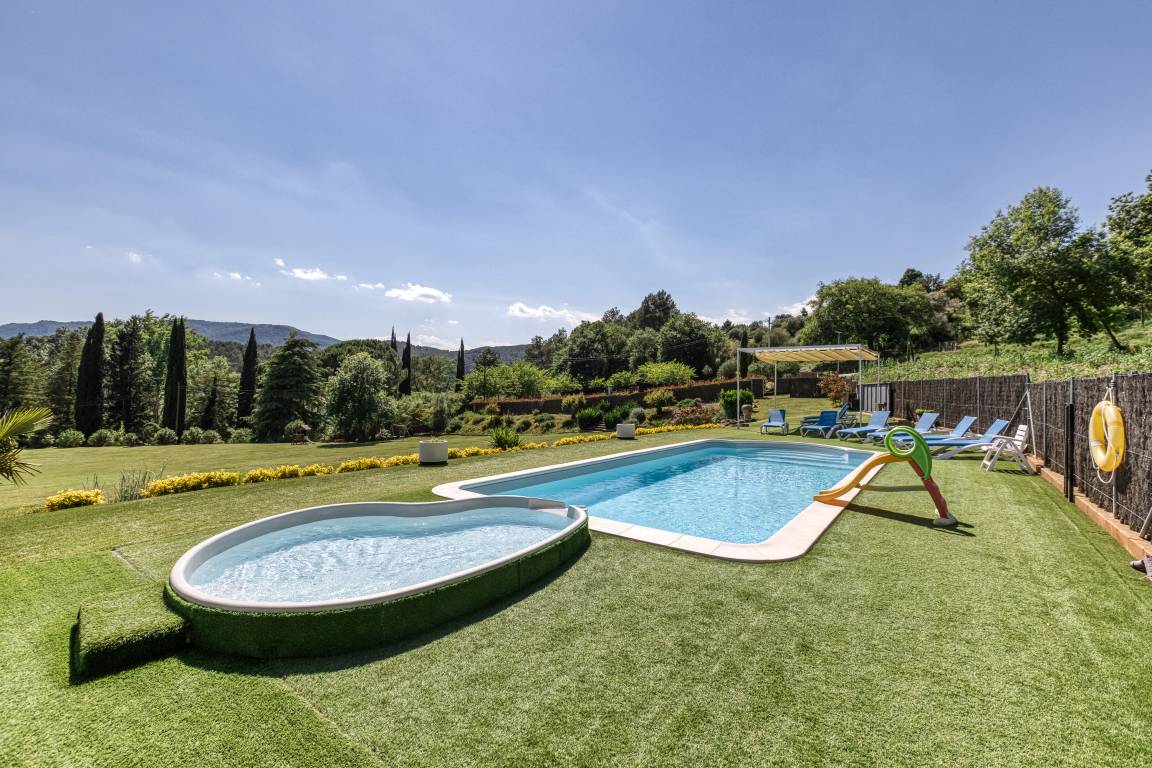 300 M² Casa ∙ 9 Habitaciones ∙ 26 Huéspedes - Banyoles