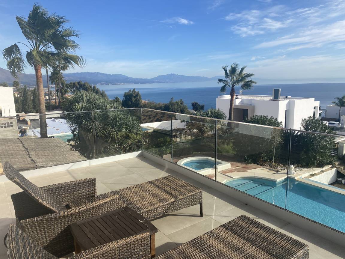 400 M² Villa ∙ 5 Slaapkamers ∙ 10 Gasten - Manilva