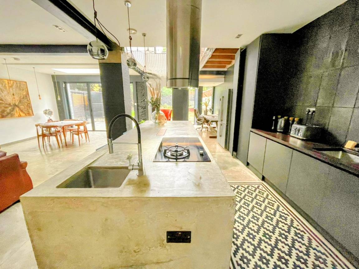 300 M² House ∙ 8 Bedrooms ∙ 27 Guests - Cockfosters