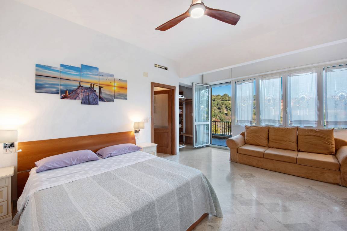 90 M² Ferienwohnung ∙ 1 Schlafzimmer ∙ 6 Gäste - Celle Ligure