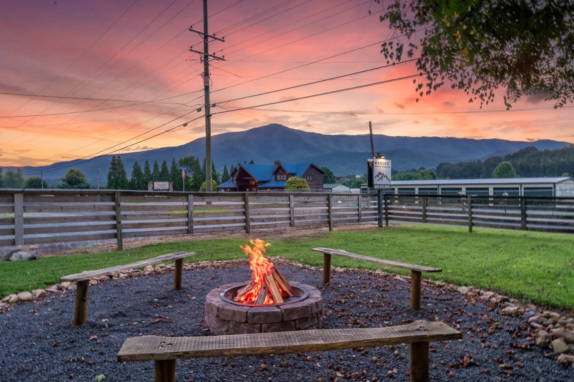Lodge ∙ 1 Bedroom ∙ 4 Guests - Tennessee