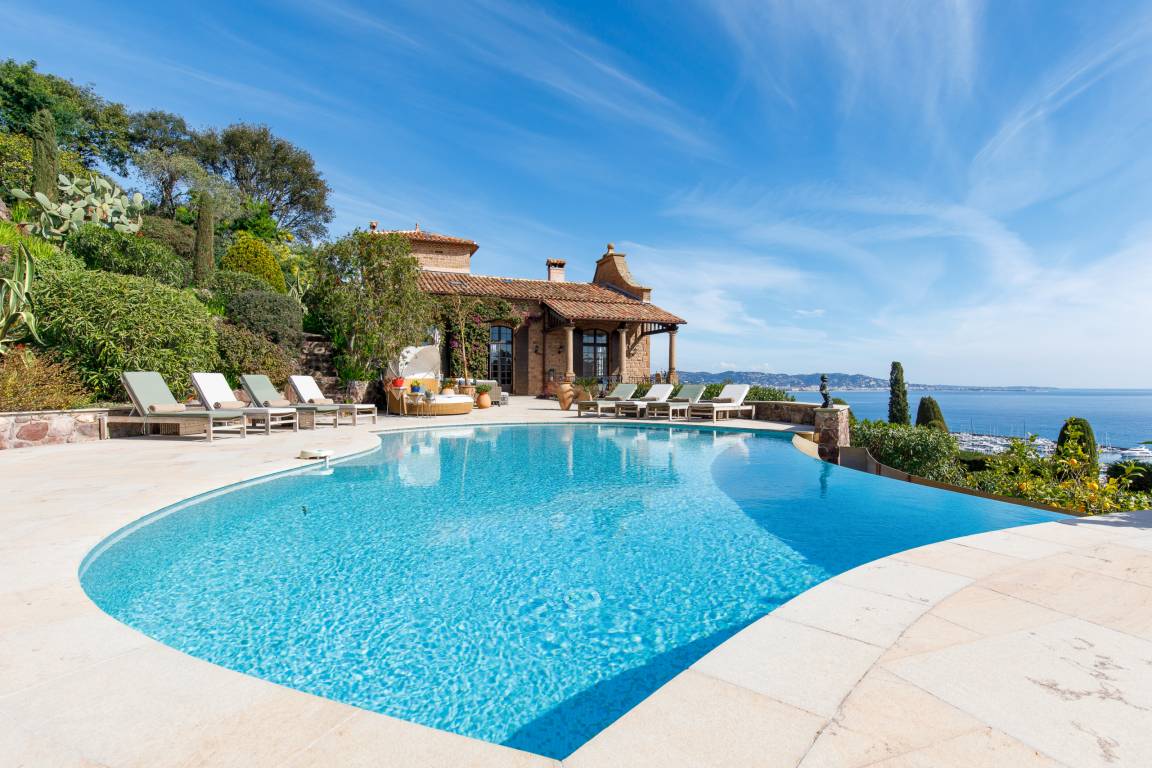 200 M² Villa ∙ 5 Slaapkamers ∙ 10 Gasten - Mandelieu-la-Napoule