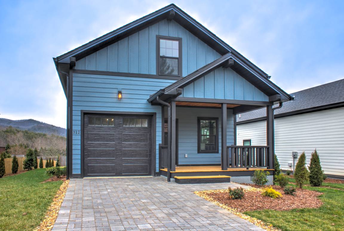 176 M² House ∙ 4 Bedrooms ∙ 8 Guests - Black Mountain, NC