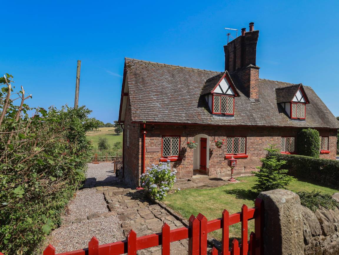 Cottage ∙ 2 Bedrooms ∙ 4 Guests - Tarporley