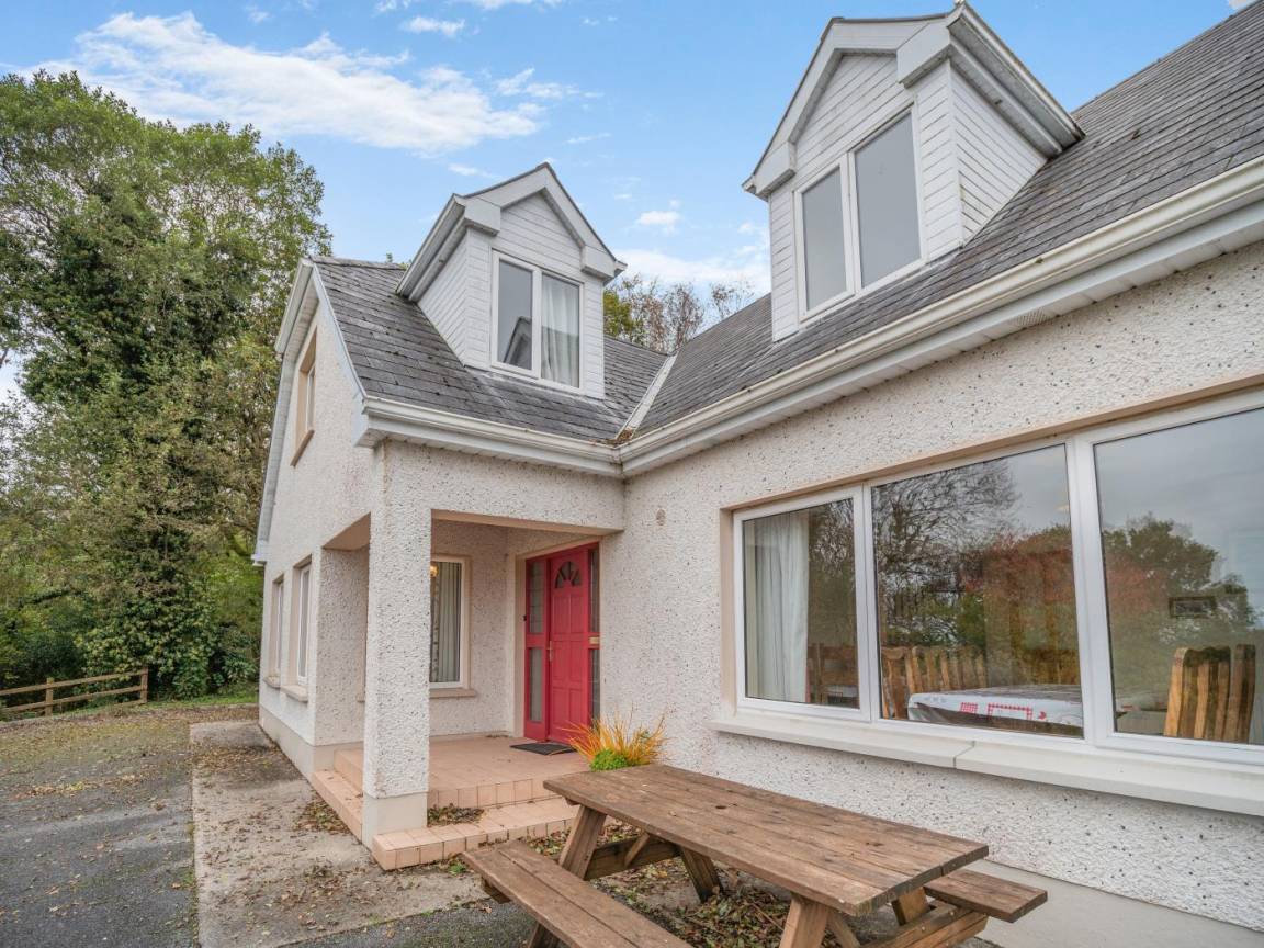 Cottage ∙ 5 Bedrooms ∙ 13 Guests - Donegal