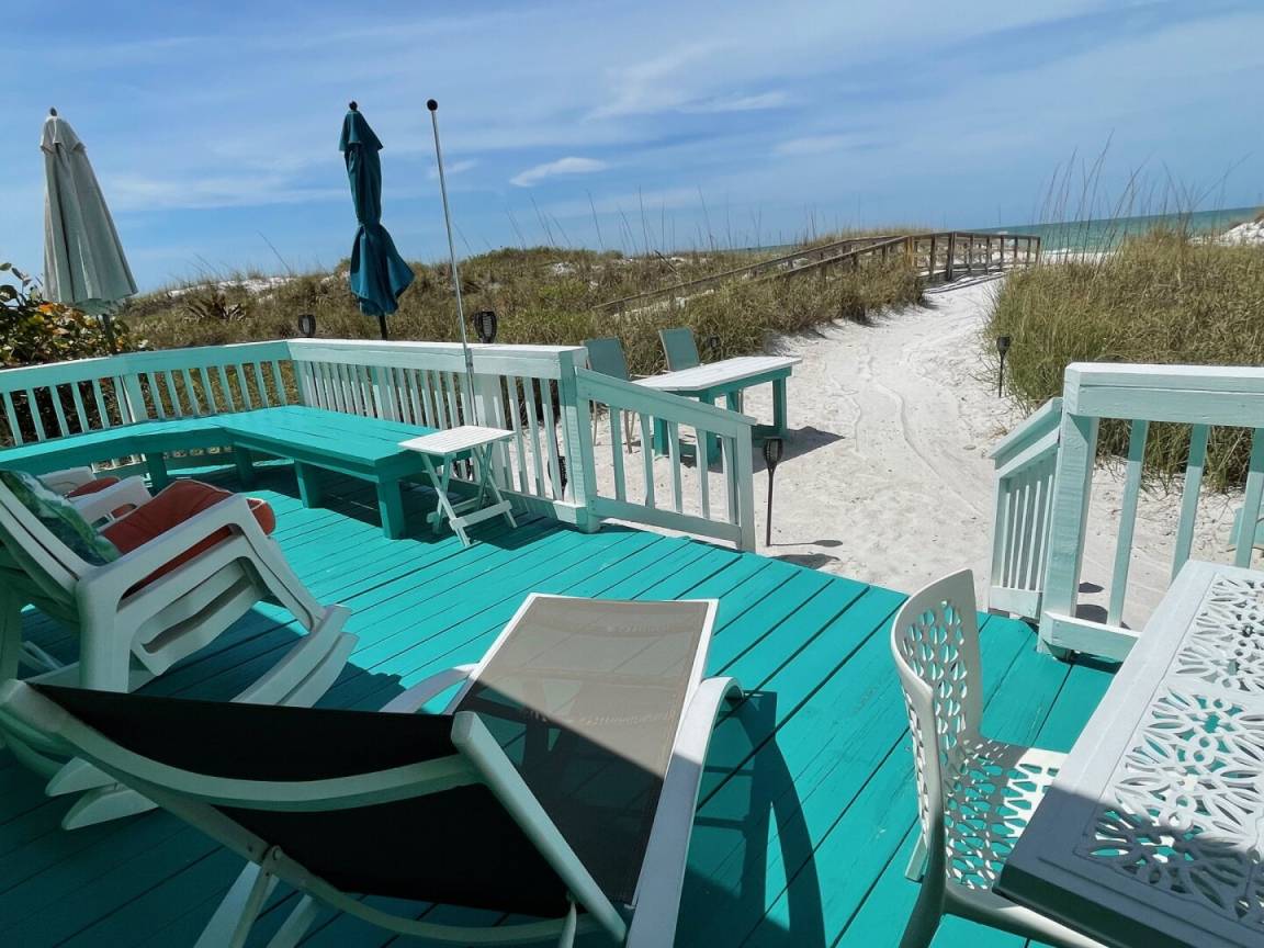88 M² House ∙ 2 Bedrooms ∙ 4 Guests - Madeira Beach, FL