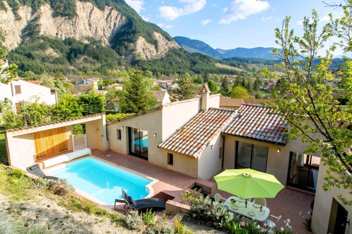 128 M² Gîte ∙ 5 Chambres ∙ 10 Personnes - Drôme