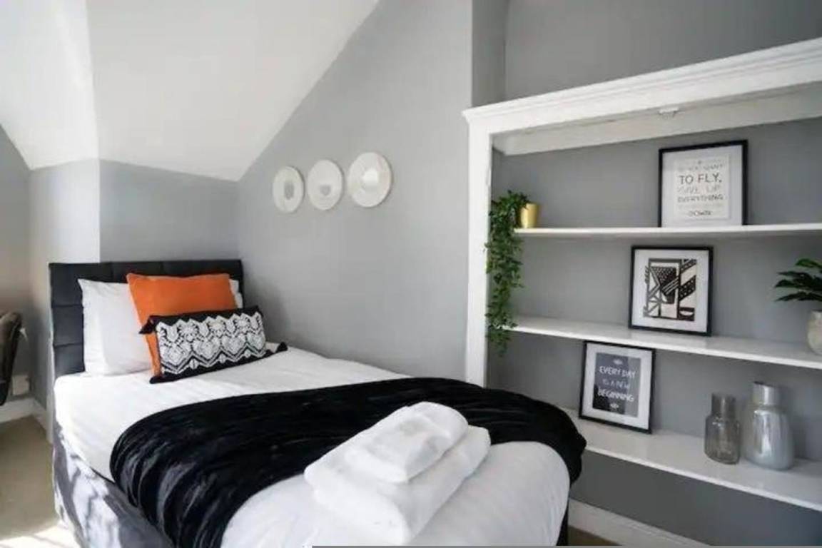 Apartment ∙ 1 Bedroom ∙ 12 Guests - Leeds