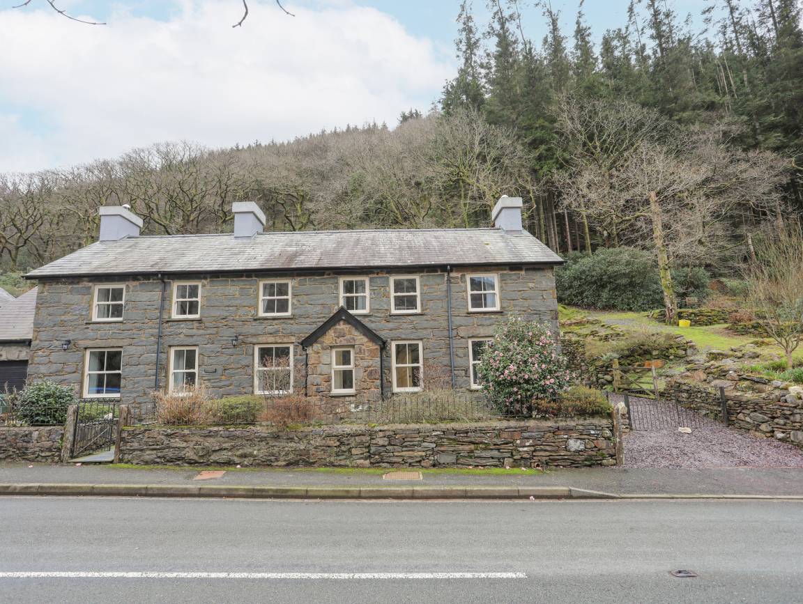 Cottage ∙ 5 Bedrooms ∙ 12 Guests - 