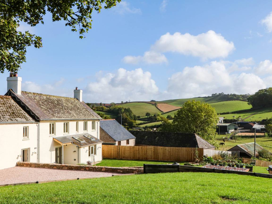 Cottage ∙ 5 Bedrooms ∙ 13 Guests - Totnes
