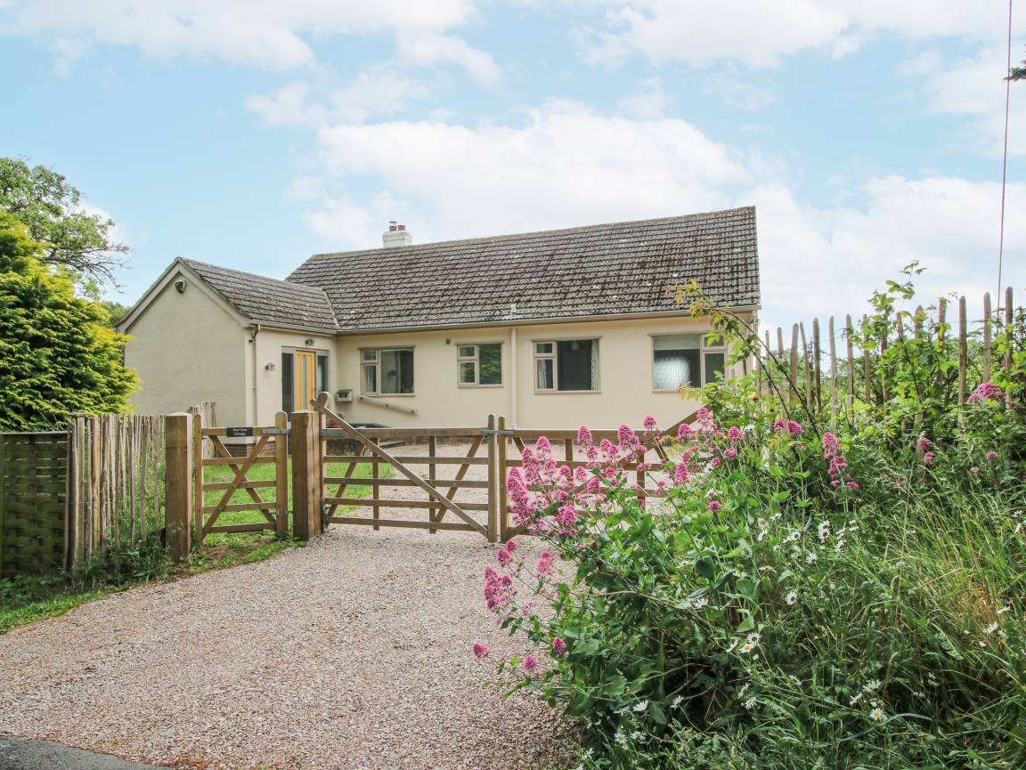 Cottage ∙ 3 Bedrooms ∙ 5 Guests - Shrewsbury