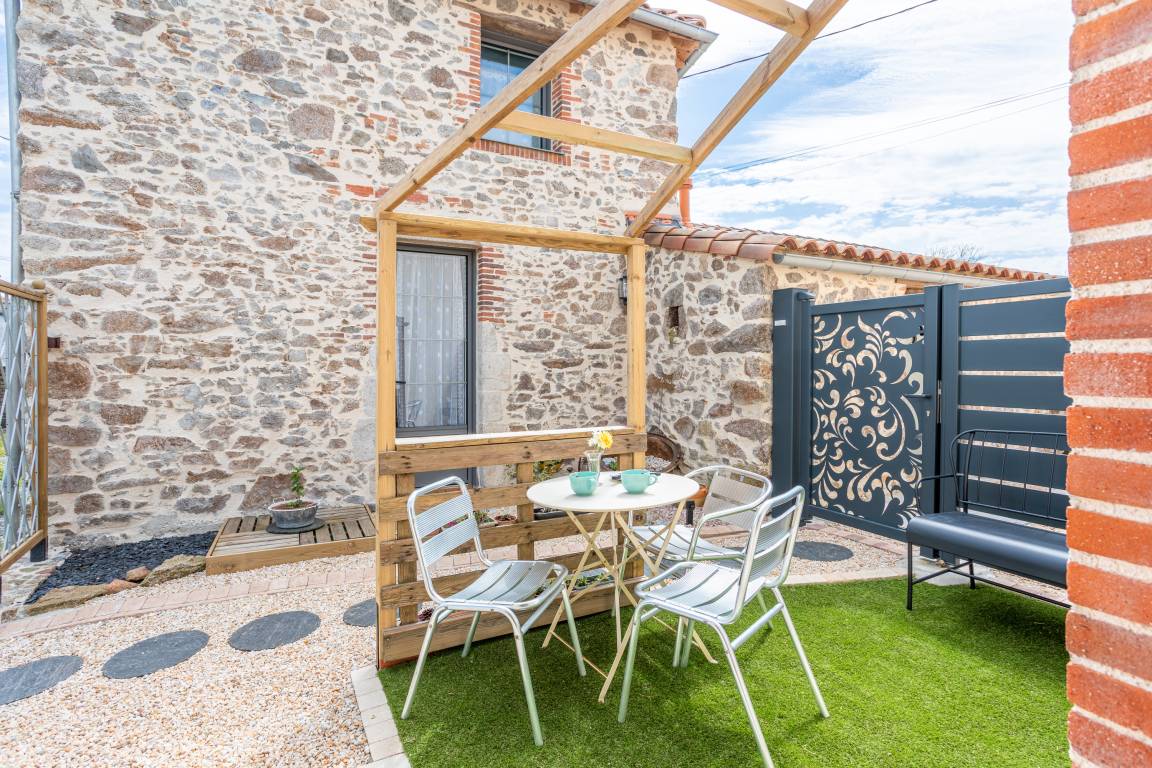 65 M² Maison De Vacances ∙ 1 Chambre ∙ 3 Personnes - Pouzauges
