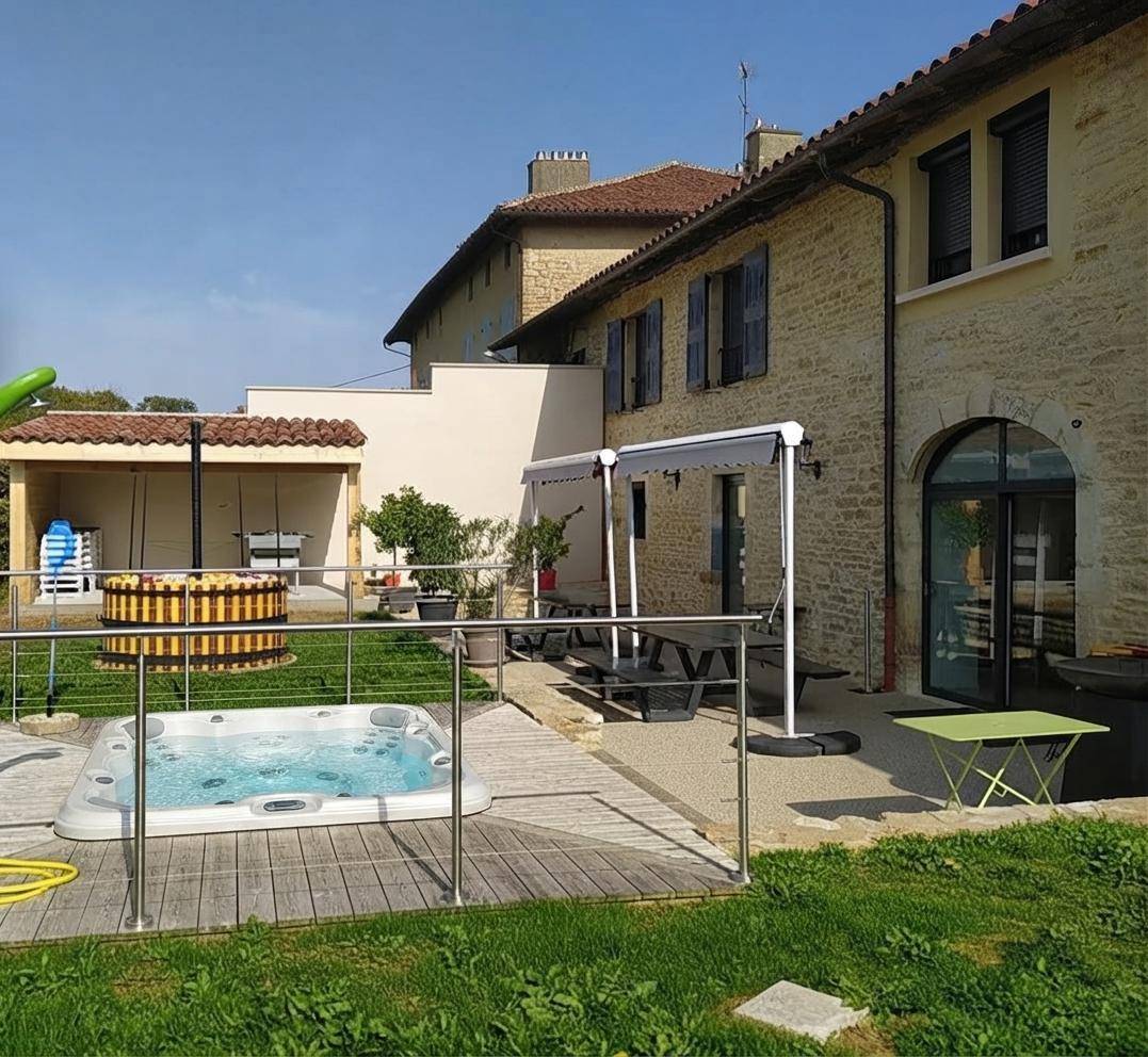 Gîte ∙ 5 Chambres ∙ 15 Personnes - Ain