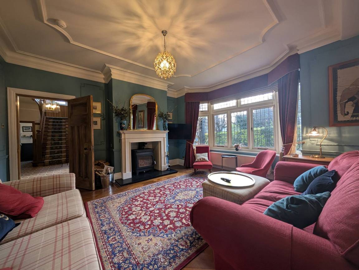 320 M² House ∙ 5 Bedrooms ∙ 9 Guests - Colwyn Bay