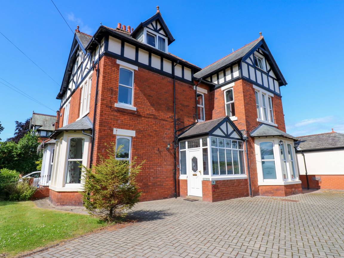 Cottage ∙ 10 Bedrooms ∙ 20 Guests - University of Cumbria