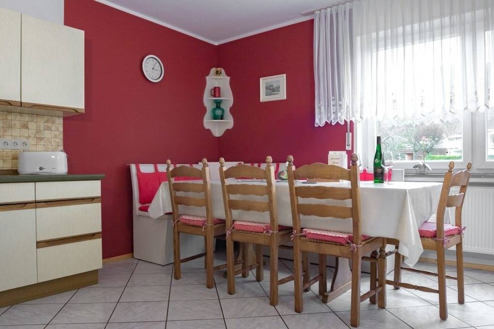 115 M² Ferienwohnung ∙ 2 Schlafzimmer ∙ 4 Gäste - Saarburg