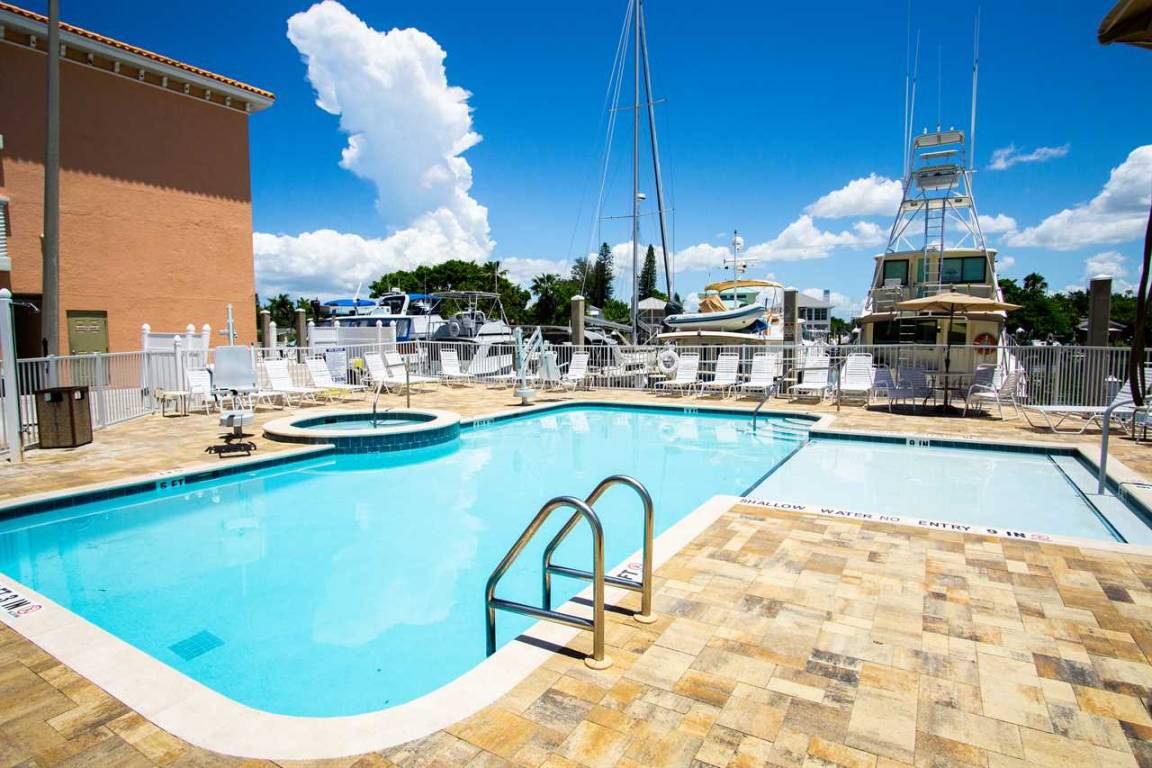 70 M² Condo ∙ 2 Bedrooms ∙ 6 Guests - Treasure Island, FL