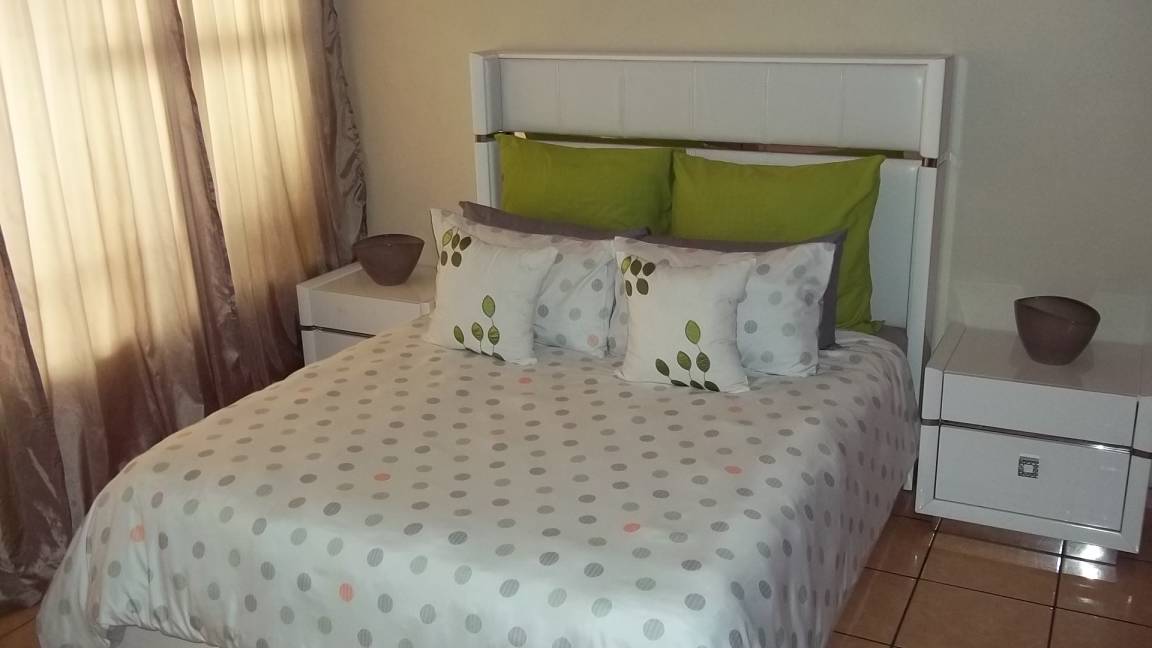 12 M² Private Room ∙ 3 Bedrooms ∙ 6 Guests - Krugersdorp