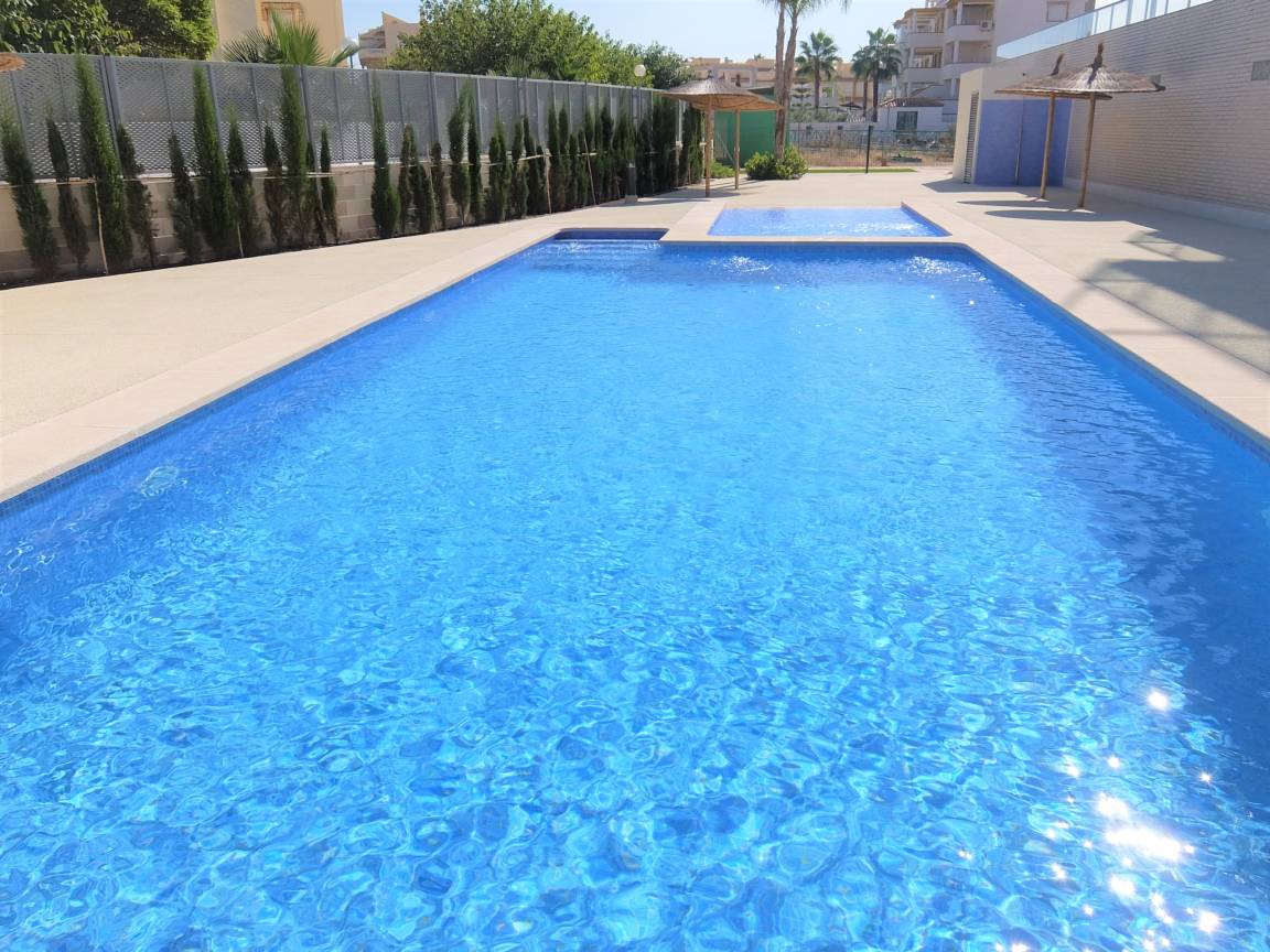 75 M² Apartamento ∙ 2 Habitaciones ∙ 4 Huéspedes - Oliva
