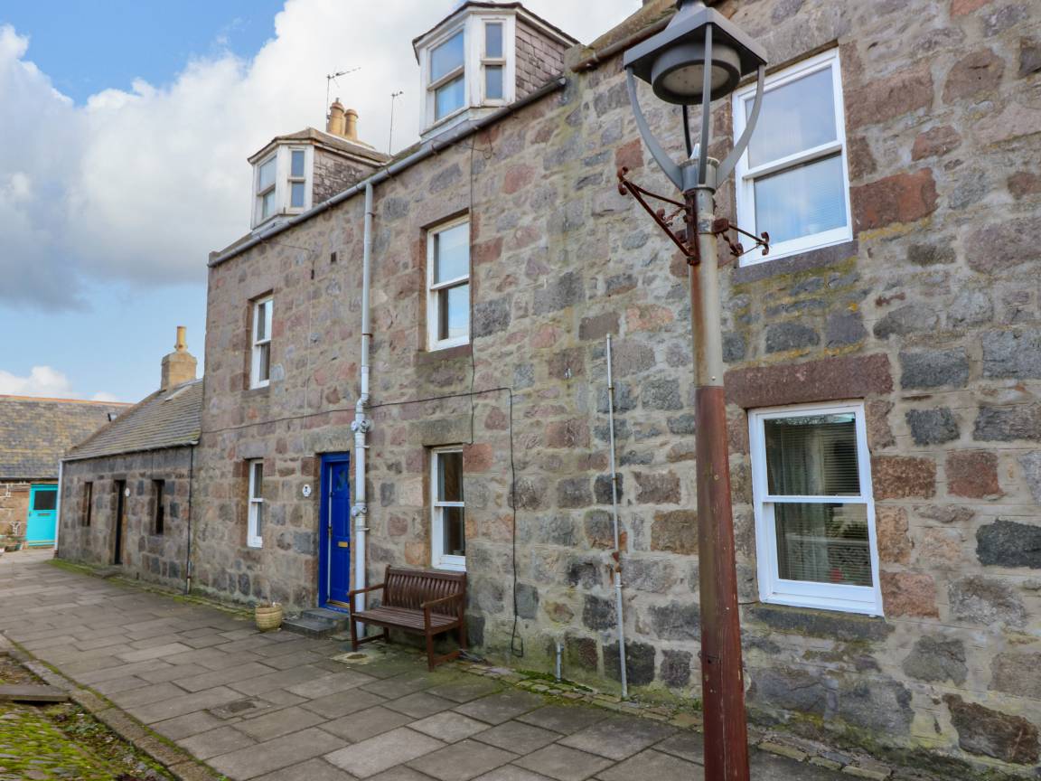 Cottage ∙ 4 Bedrooms ∙ 6 Guests - Aberdeen