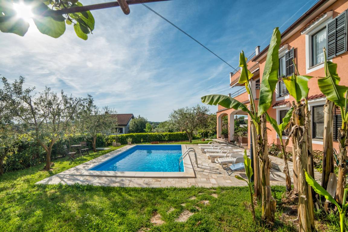 60 M² Apartment ∙ 2 Bedrooms ∙ 5 Guests - Pula