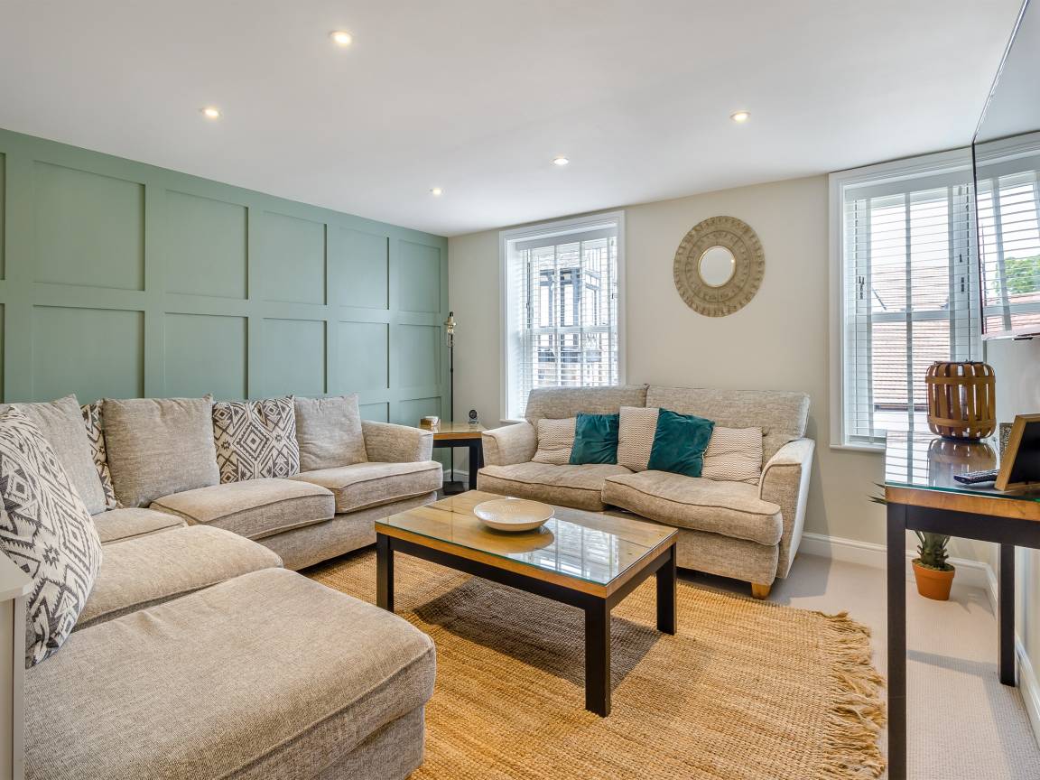 Cottage ∙ 4 Bedrooms ∙ 8 Guests - Chesterfield