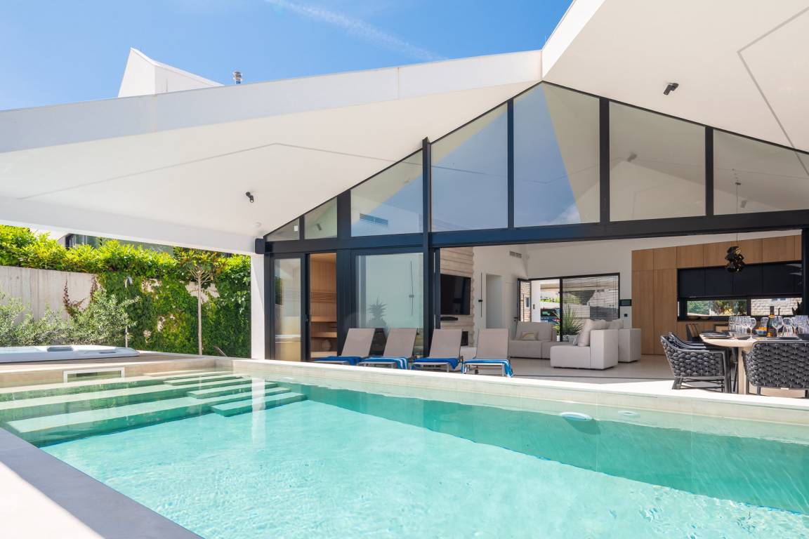200 M² Villa ∙ 4 Schlafzimmer ∙ 8 Gäste - Sutivan