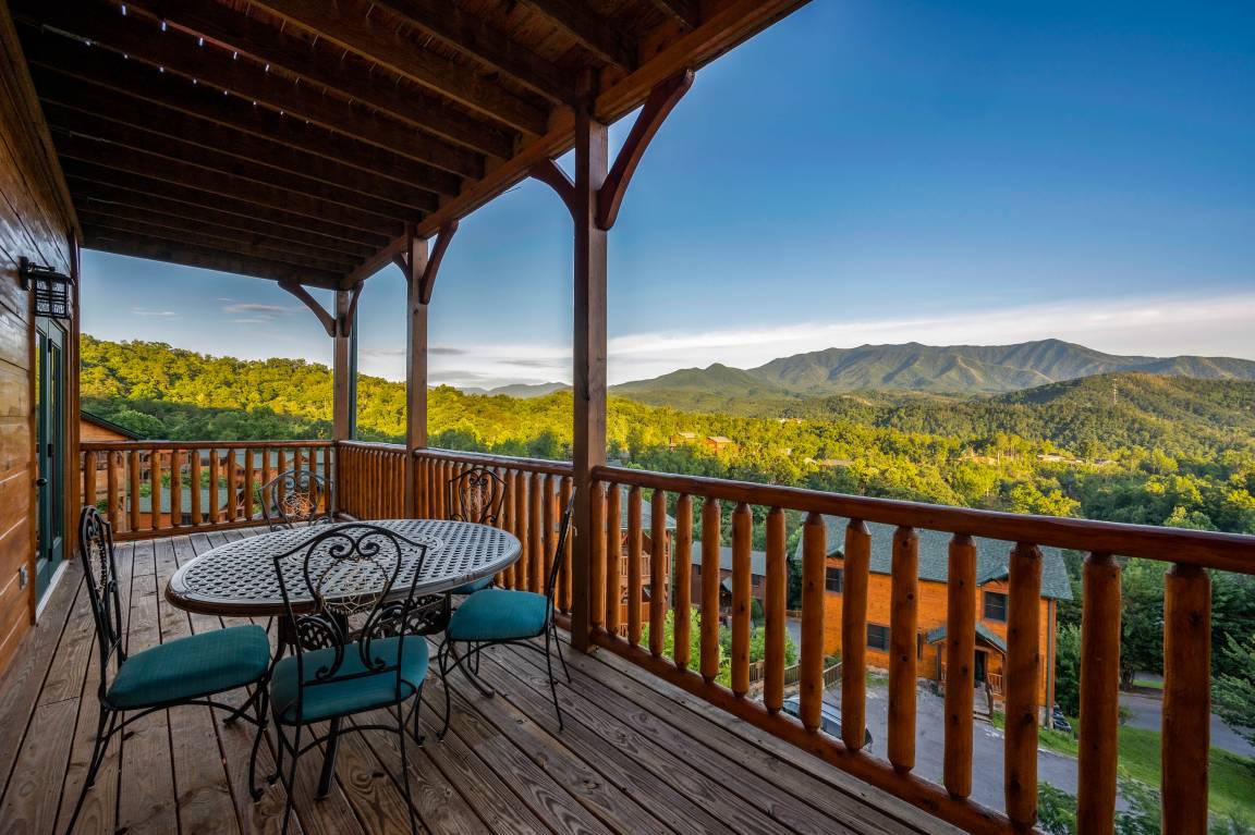 307 M² House ∙ 5 Bedrooms ∙ 16 Guests - Gatlinburg, TN