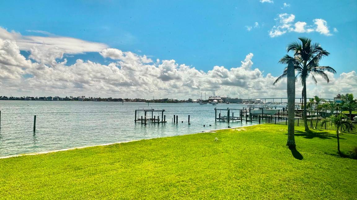 House ∙ 3 Bedrooms ∙ 10 Guests - Fort Myers Beach, FL