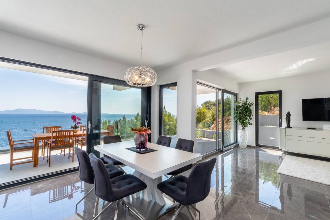 166 M² Villa ∙ 3 Bedrooms ∙ 6 Guests - Smokvica