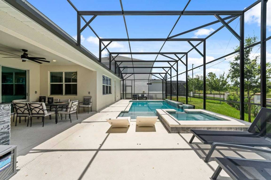 511 M² Hotel ∙ 11 Bedrooms ∙ 30 Guests - Kissimmee