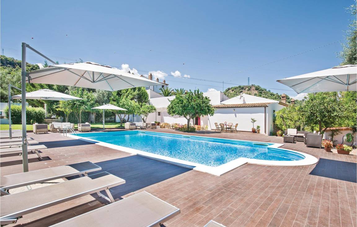 360 M² Duplex ∙ 8 Chambres ∙ 18 Personnes - Calabre