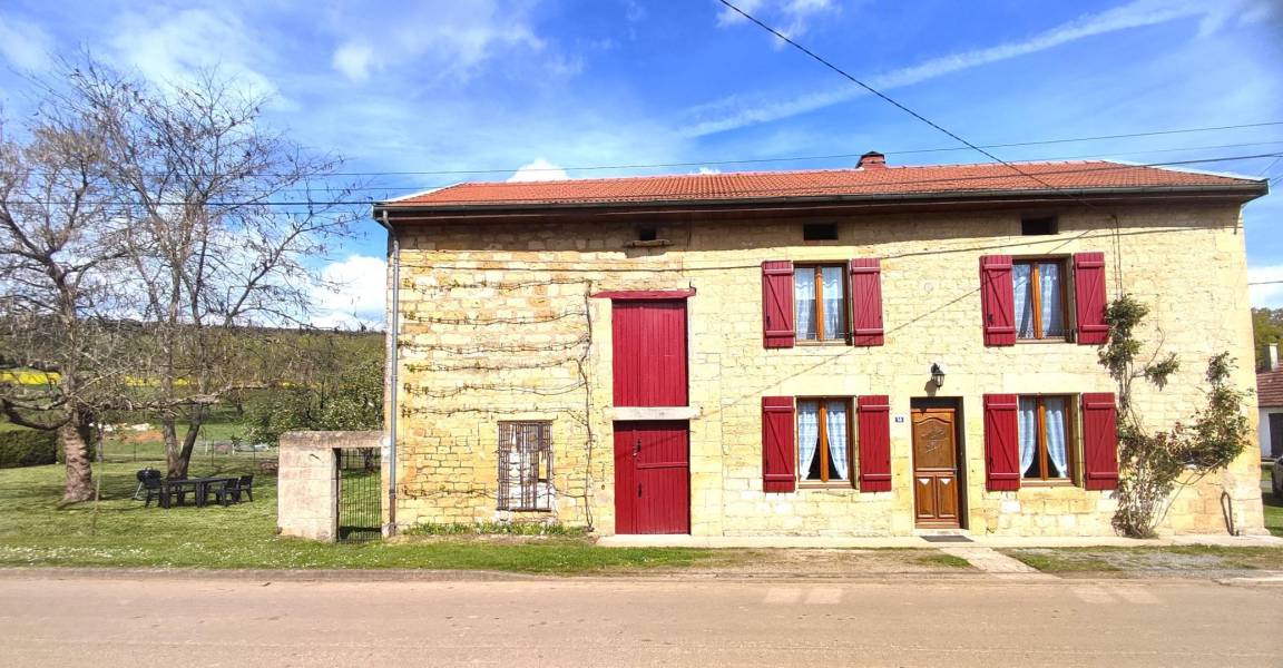 90 M² Gîte ∙ 2 Chambres ∙ 4 Personnes - Stenay