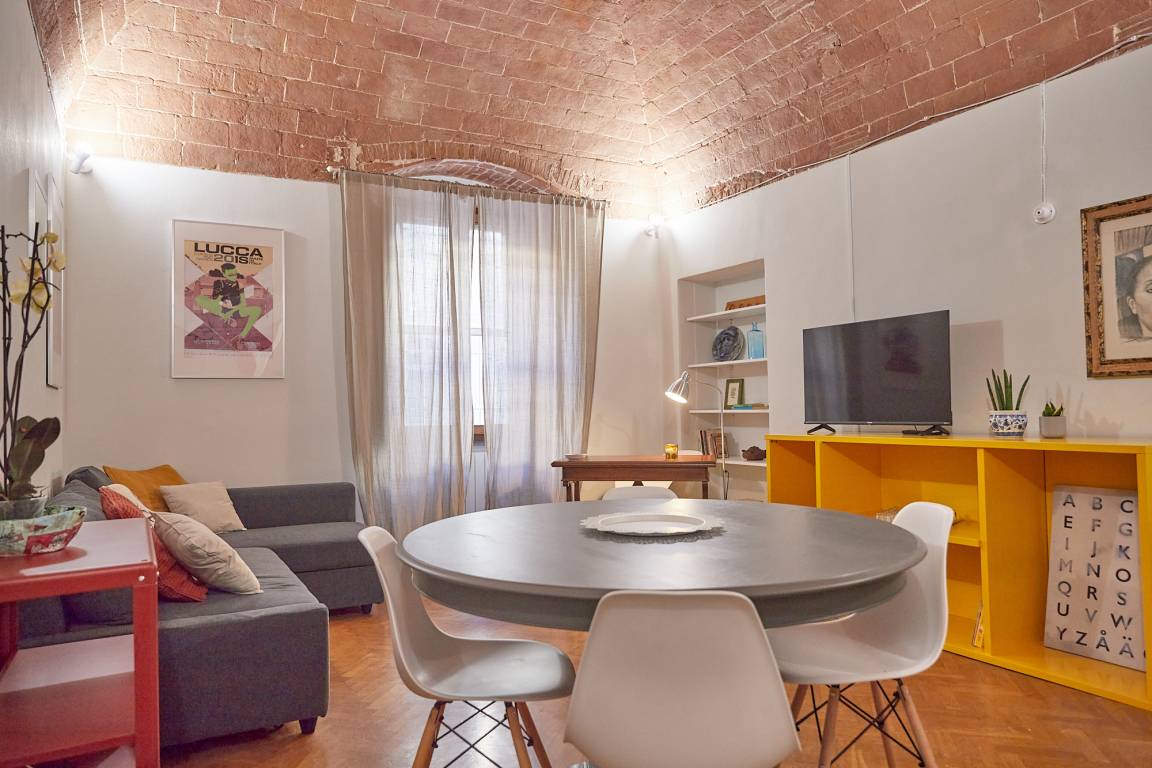 70 M² Apartamento ∙ 2 Quartos ∙ 4 Hóspedes - Pisa