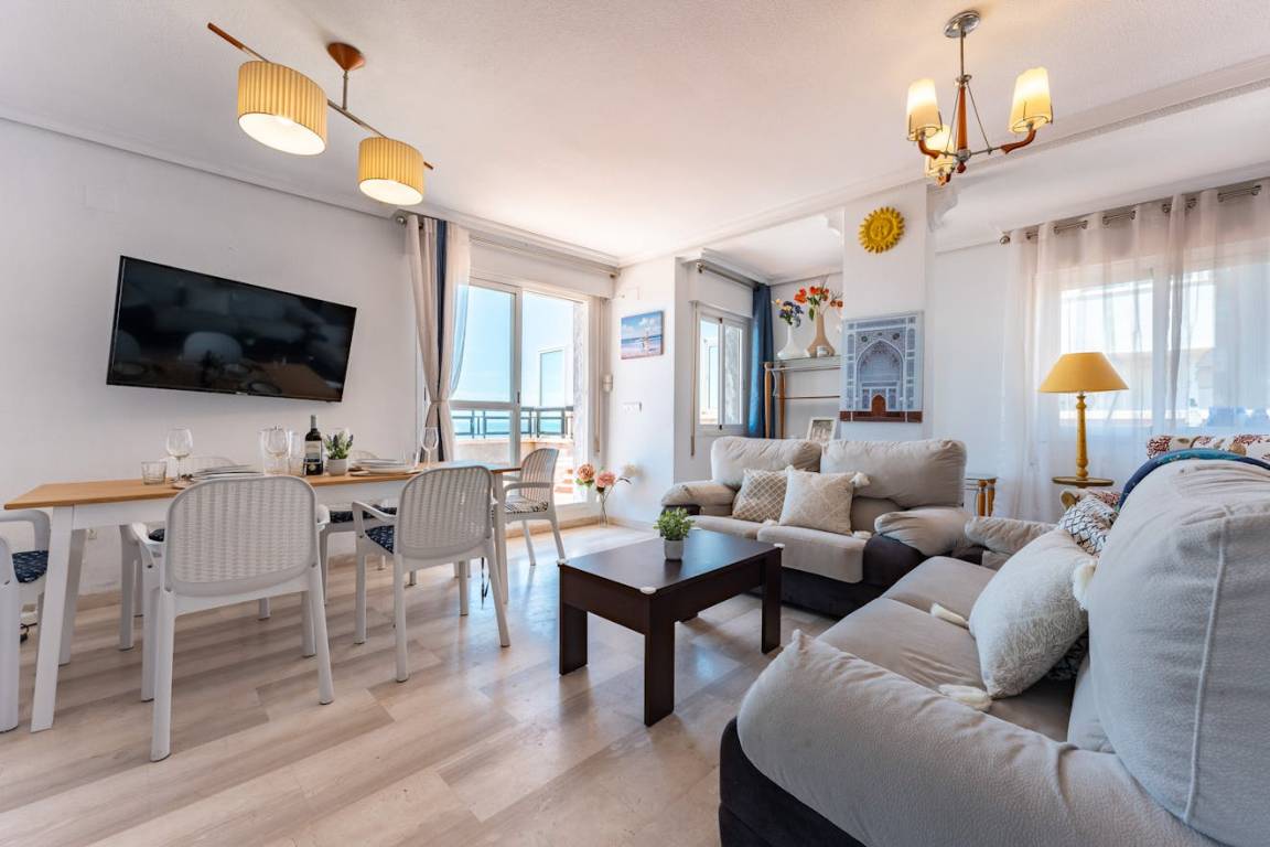 240 M² Apartamento ∙ 5 Habitaciones ∙ 8 Huéspedes - Fuengirola