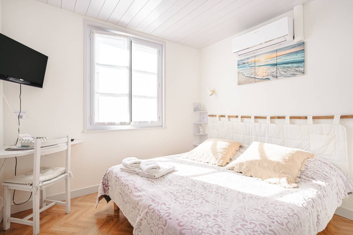 Bed And Breakfast ∙ 1 Bedroom ∙ 2 Guests - Île de Ré