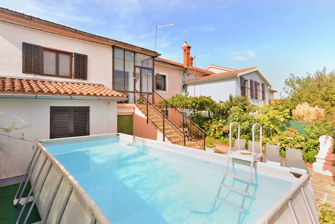 64 M² Huoneisto ∙ 2 Makuuhuonetta ∙ 5 Vierasta - Kroatien