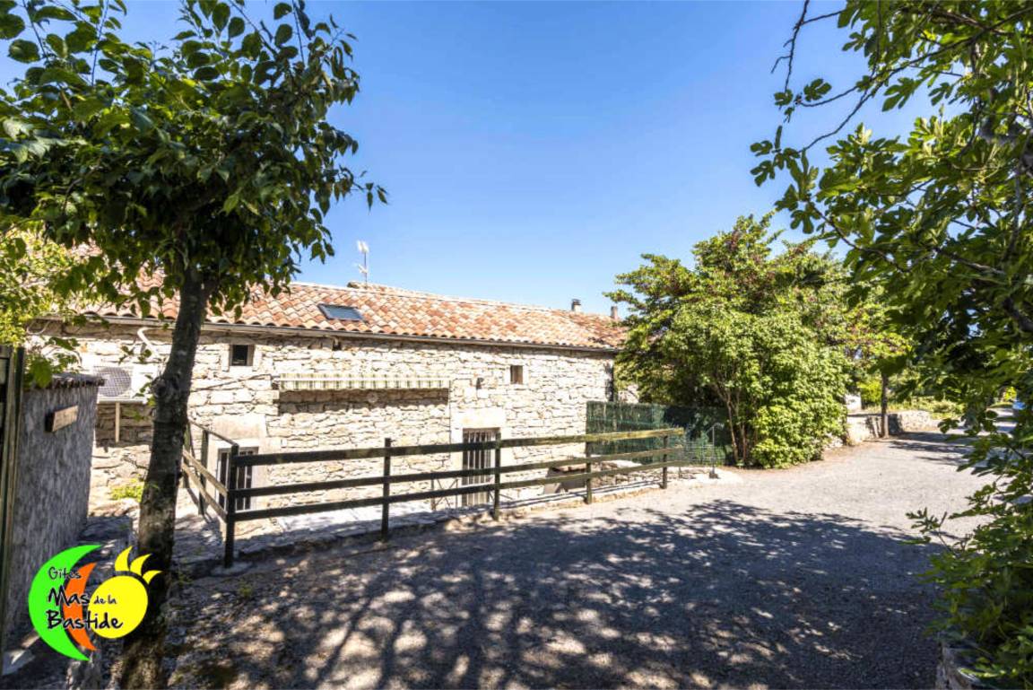 100 M² Huis ∙ 3 Slaapkamers ∙ 8 Gasten - Grospierres