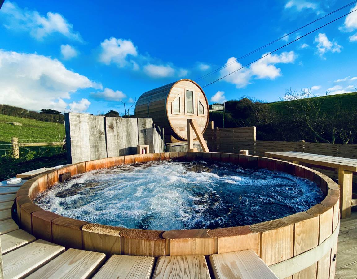 Cottage ∙ 4 Bedrooms ∙ 10 Guests - Mawgan Porth