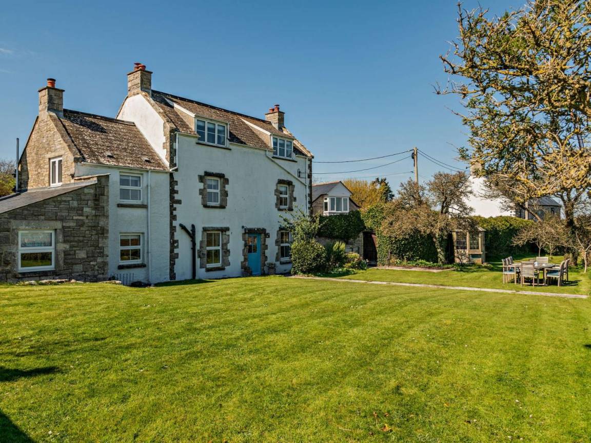 Cottage ∙ 4 Bedrooms ∙ 8 Guests - Swanage