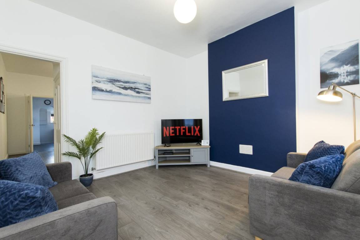 72 M² House ∙ 2 Bedrooms ∙ 4 Guests - East Midlands Airport (EMA)