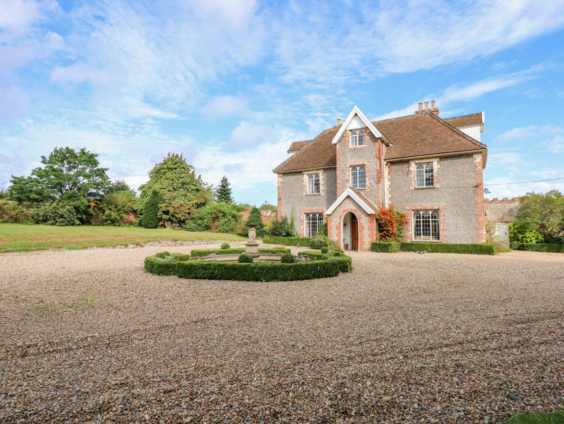 Cottage ∙ 8 Bedrooms ∙ 18 Guests - North Walsham