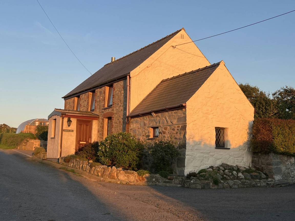 74 M² Cottage ∙ 2 Bedrooms ∙ 4 Guests - Solva