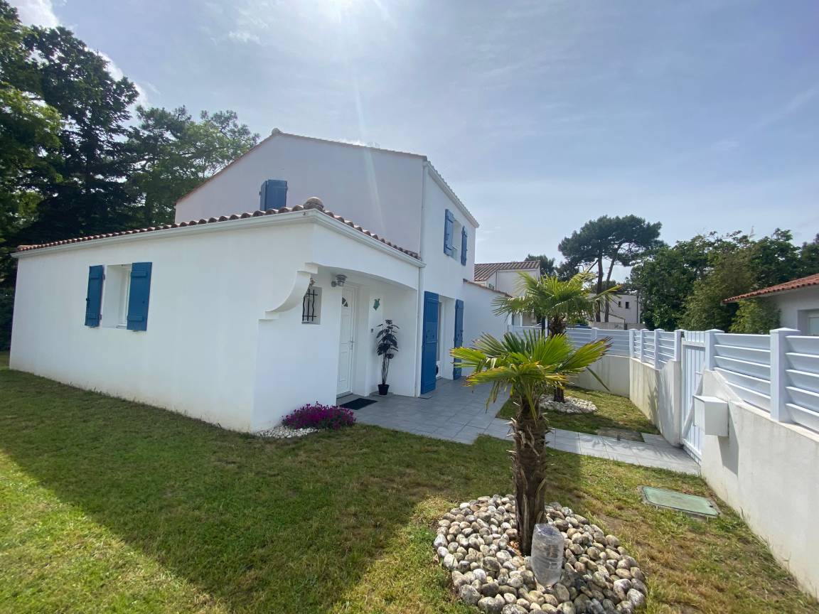 80 M² House ∙ 3 Bedrooms ∙ 6 Guests - Angles