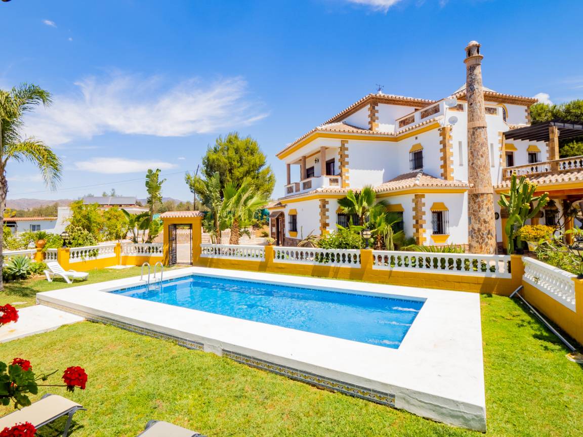 300 M² Villa ∙ 5 Habitaciones ∙ 12 Huéspedes - Cártama
