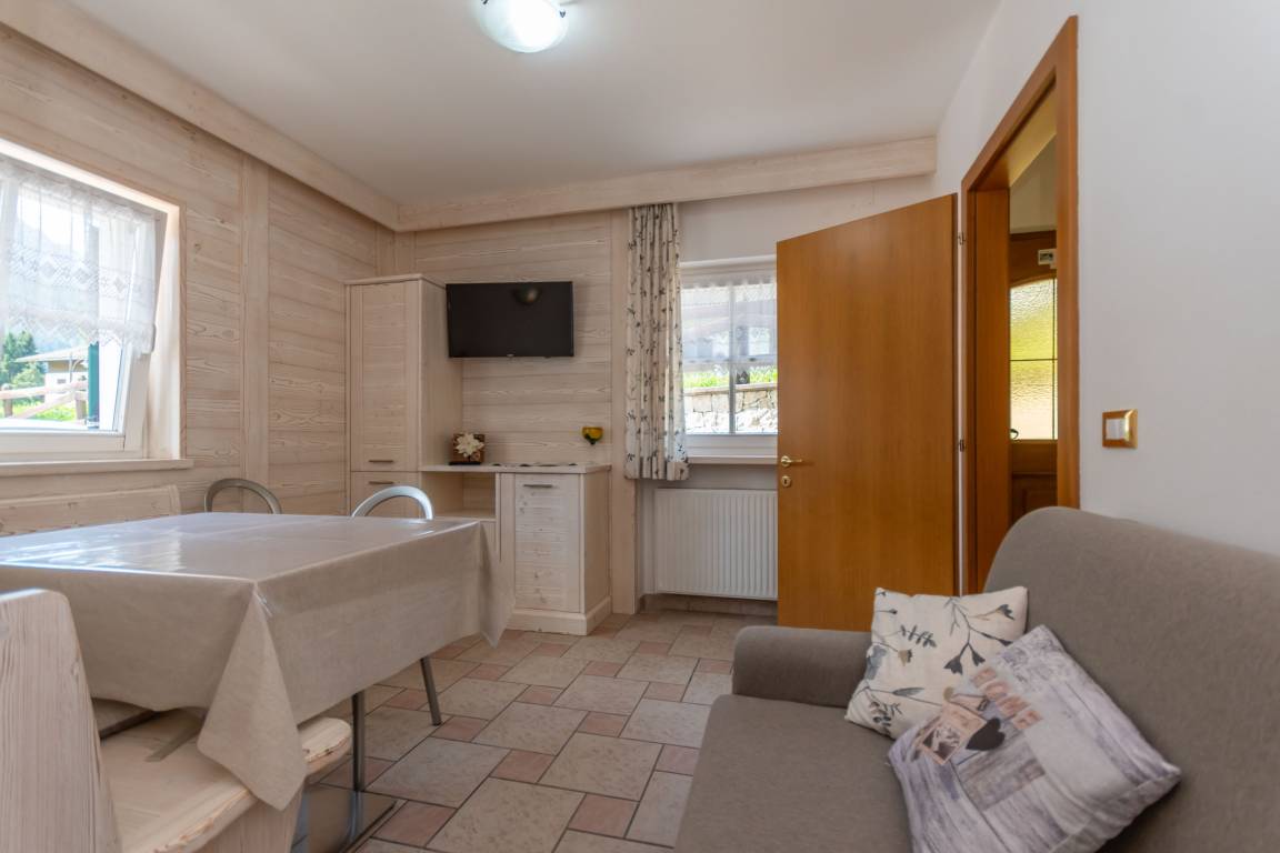 70 M² Ferienwohnung ∙ 1 Schlafzimmer ∙ 2 Gäste - Fassatal